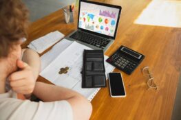 Fleur Cates: A Remarkable Woman Behind the Political Curtains